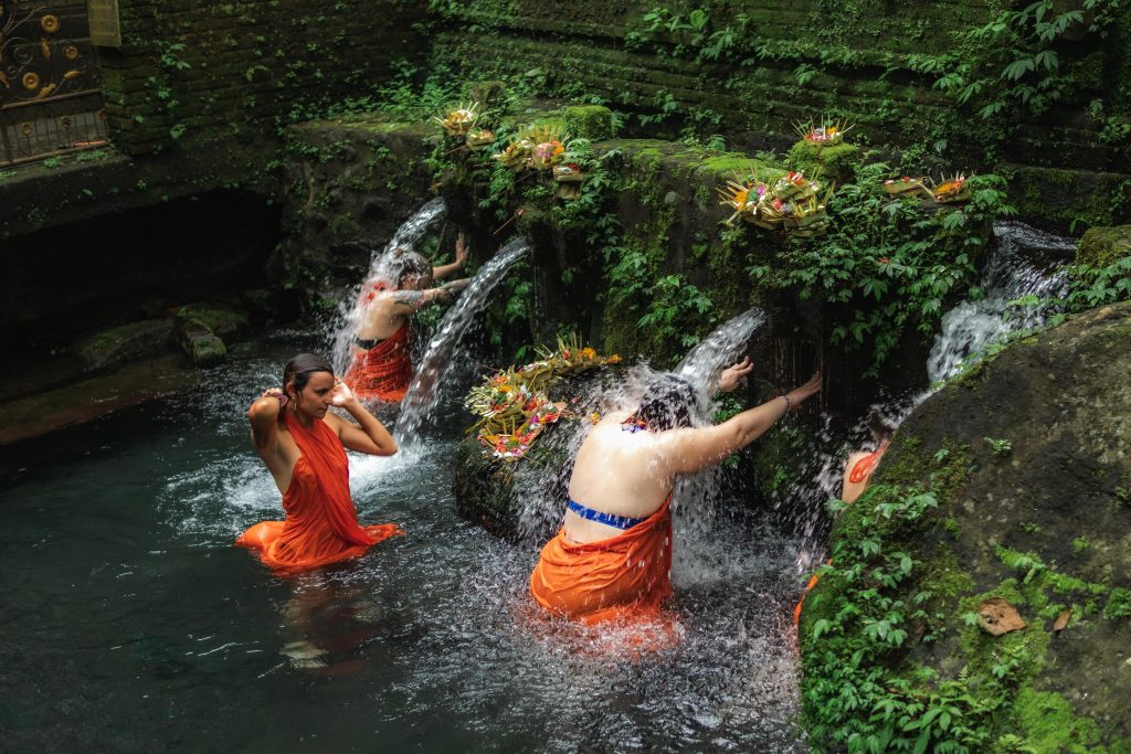 Bali purification ceremony : what is it & where can you do it ? - ayo ...
